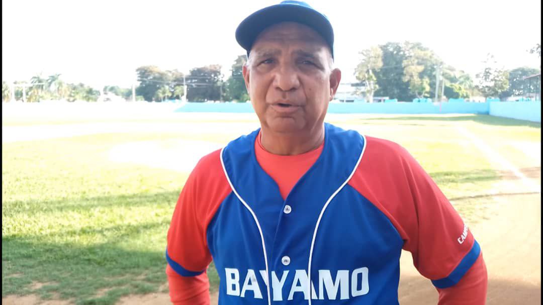 El profe Vladi, una vida dedicada al béisbol infantil (+Fotos y Video) - CNC TV Granma